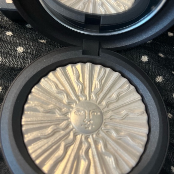 MAC Cosmetics | Makeup | Mac Limited Edition Highlighter New In The Box ...